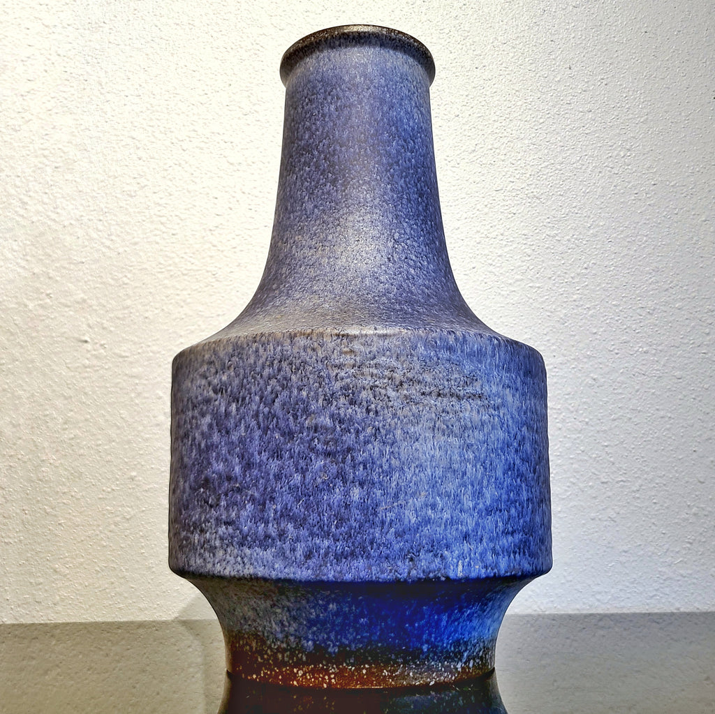 LARGE BLUE AND WHITE FRITZ VAN DAALEN FLO0R VASE Nr. 194/45 – MODERN REDUX