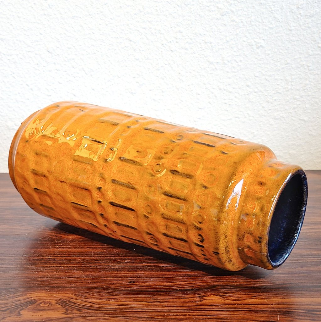 SCHEURICH KERAMIK ‘INKA’ RELIEF DÉCOR VASE Nr. 260/22 – MODERN REDUX