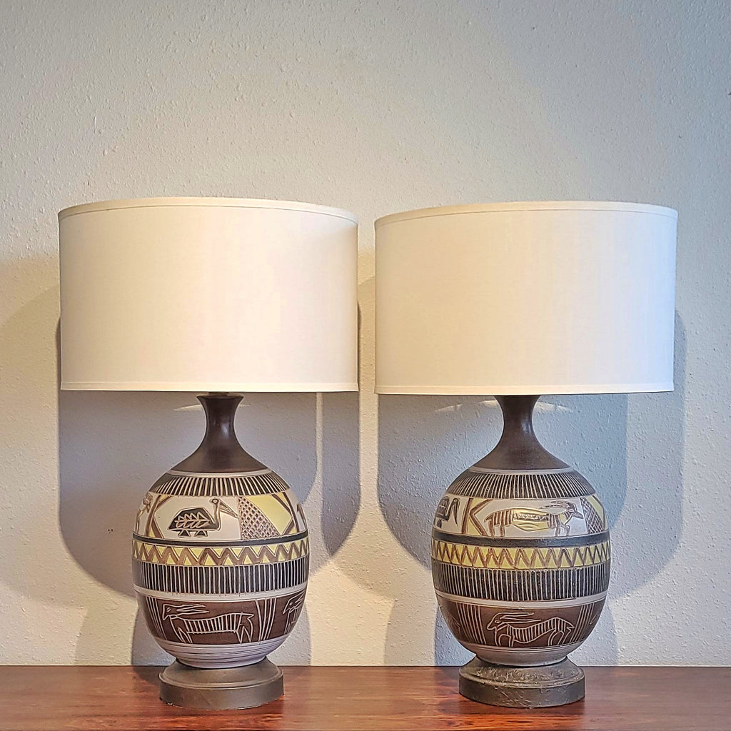 PAIR OF TABLE LAMPS WITH AFRICAN ANIMAL MOTIF – MODERN REDUX